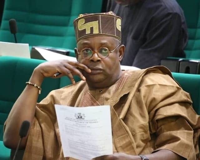 FALEKE’S SOLARLIGHT LIT IKEJA ROADS; BUS DRIVER REACTS ‘THIS IS GREAT ...
