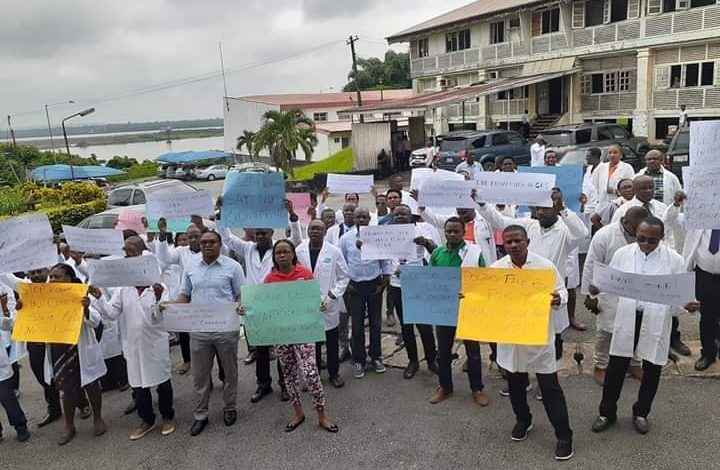 Lagos Health Workers Begin Strike, Halting Services at State Hospitals ...