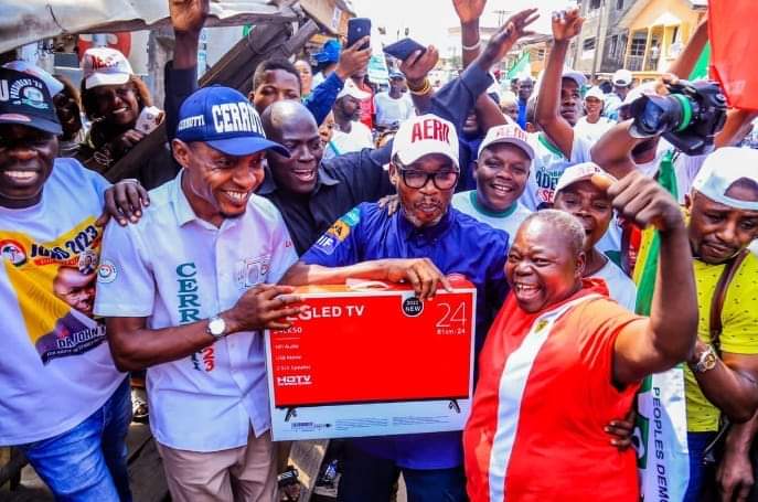 Lagos West 2023: Adewale inaugurates campaign, gives cash, gift items ...
