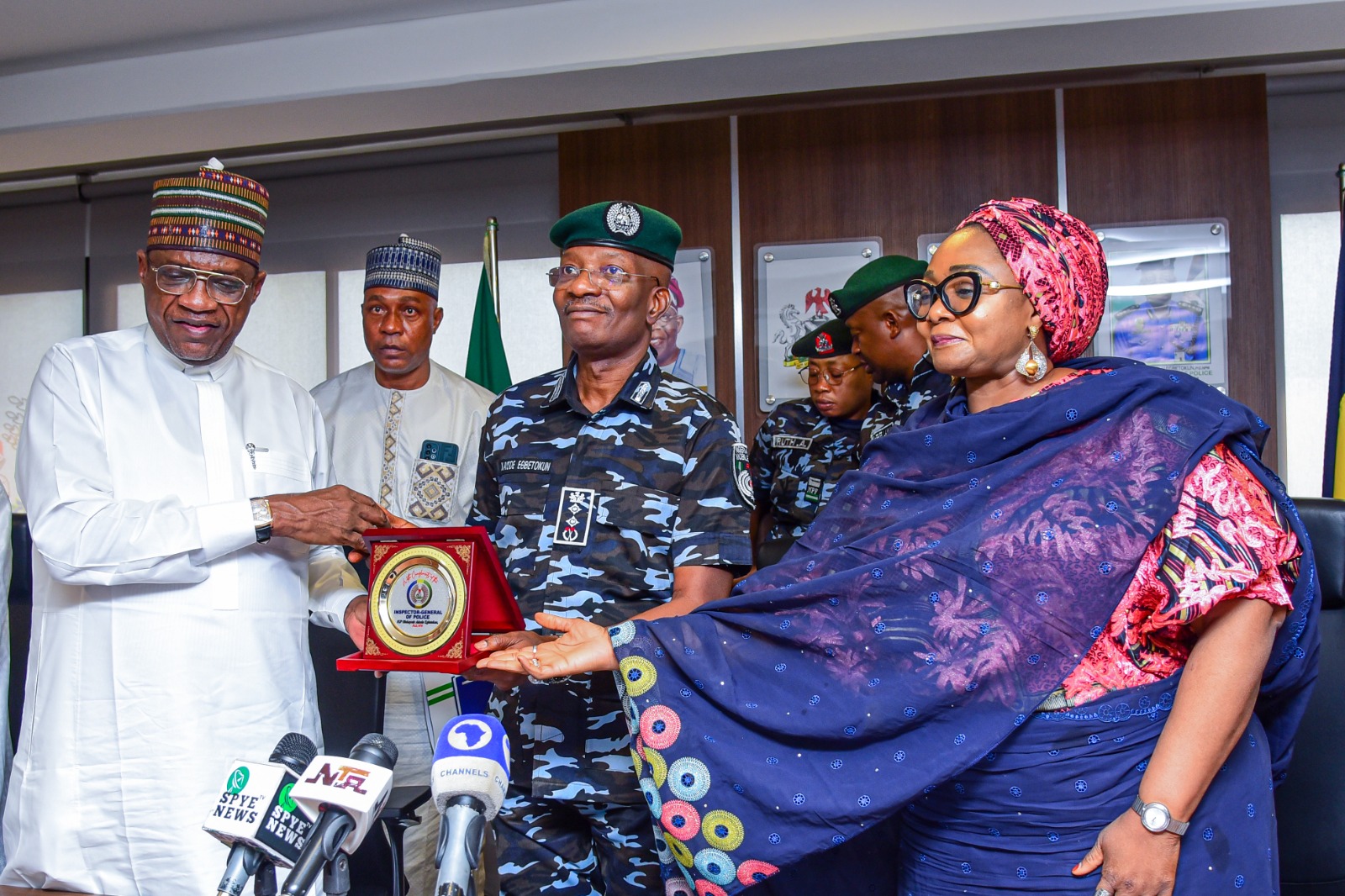 POLICE MINISTER PAYS WORKING VISIT ON IGP EGBETOKUN, PLEDGES SUPPORT ...