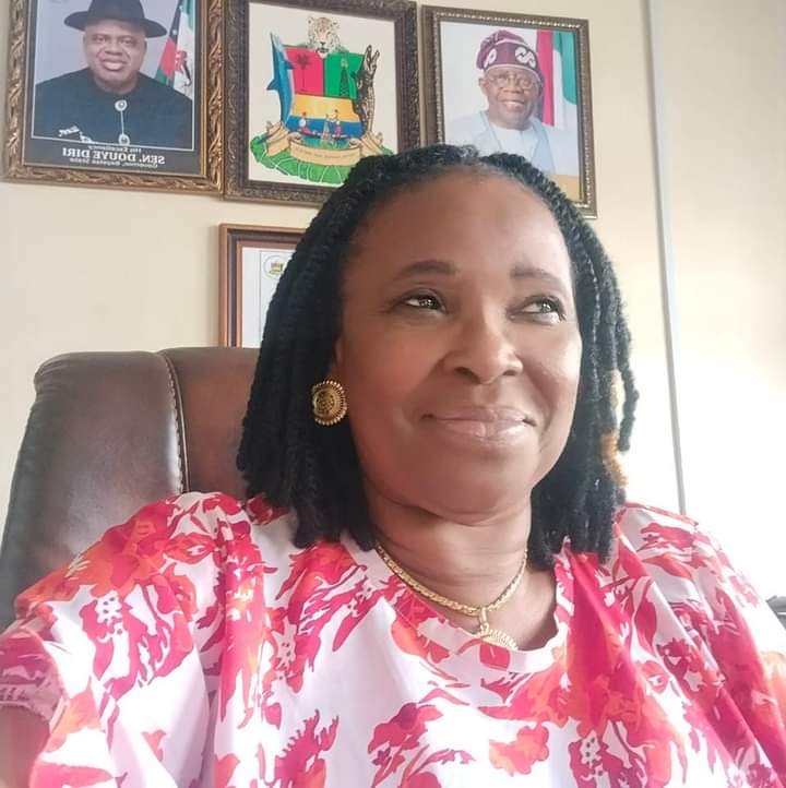BAYELSA SWAN FELICITATES WITH PERMANENT SECRETARY, MINISTRY OF SPORTS ...